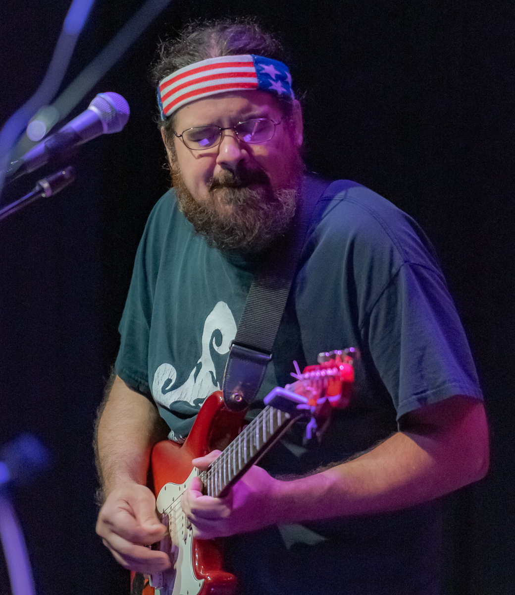 » Jesse and the Happy Dog band just stopped leaving