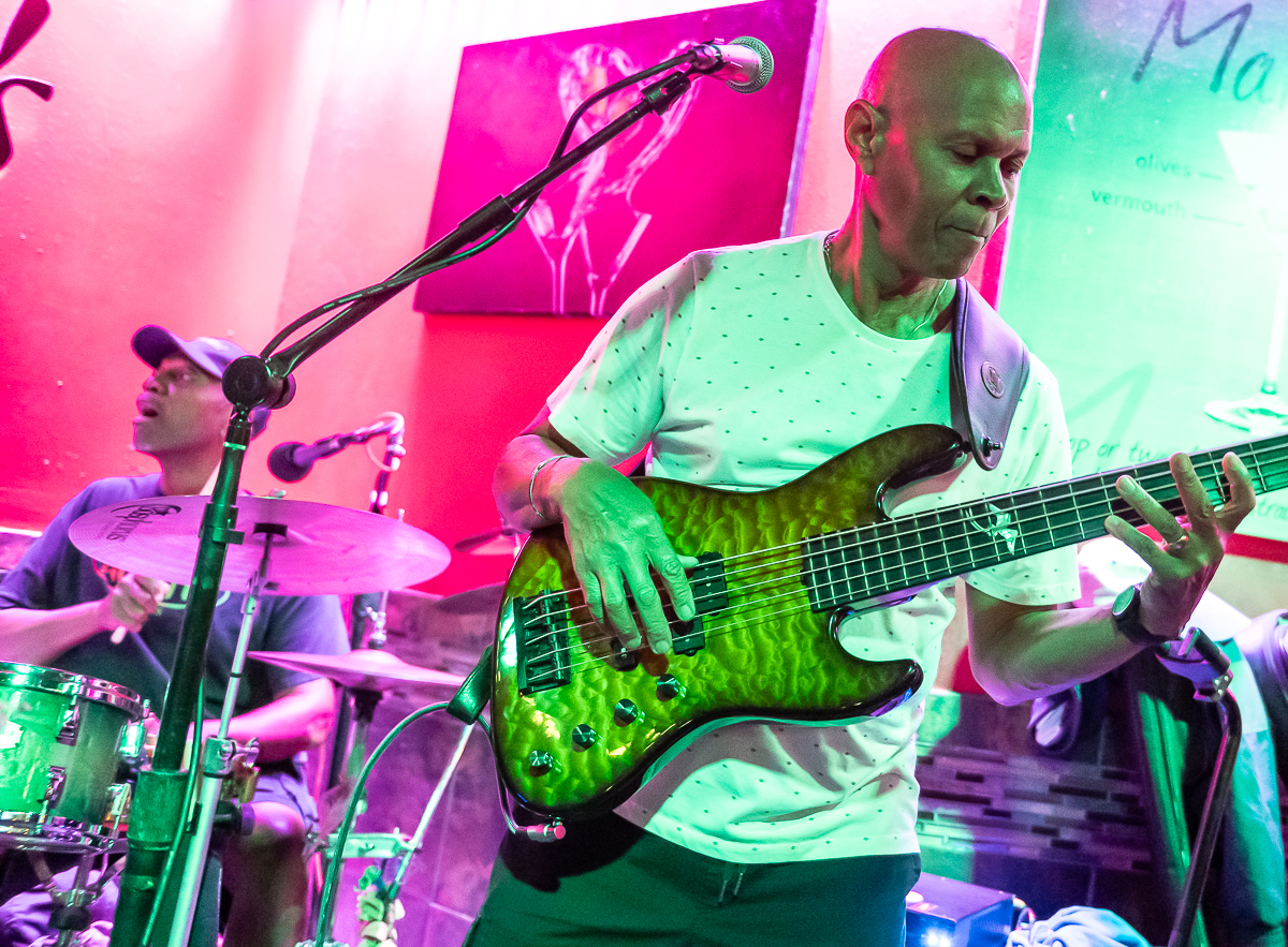 » Island groove master